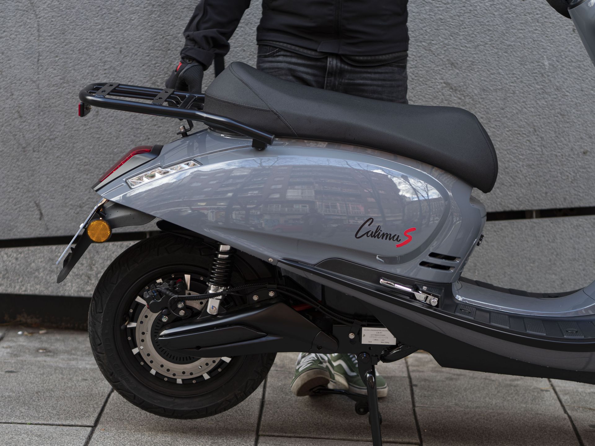 Velca Calima S 2025: El Scooter Eléctrico con ABS Más Económico